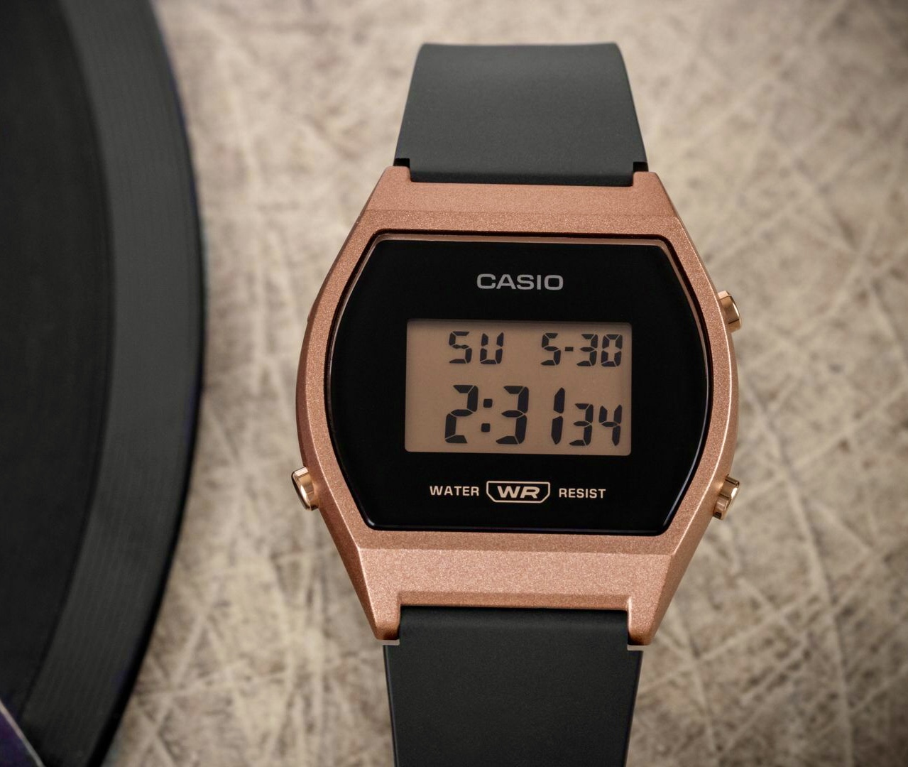 Reloj Casio para mujer - Casio Youth LW-204-1A - ICONS MOOD